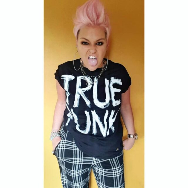 14 Edgy Female Mohawks to Rock in 2026