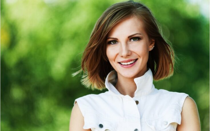 30 Haircuts for Round Faces (Women) for 2023