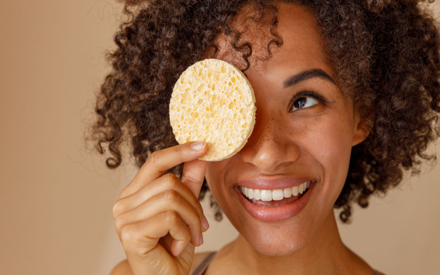 Does Sponging Your Hair Damage It? | Not Necessarily