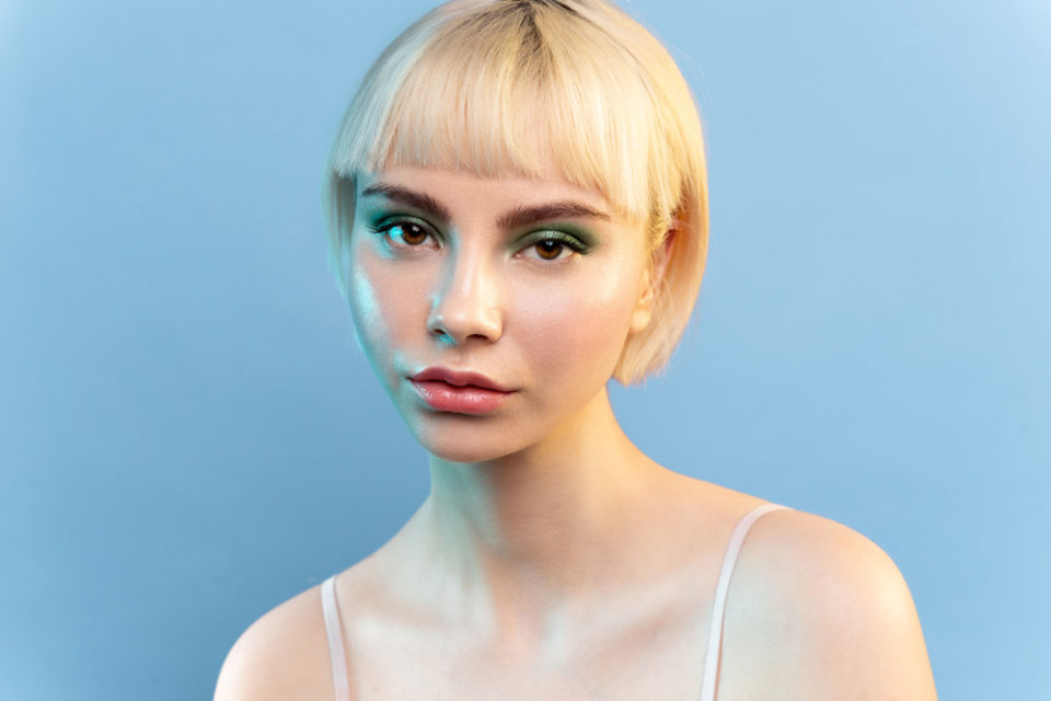 18 Modern Hairstyles With Bangs for Round Faces